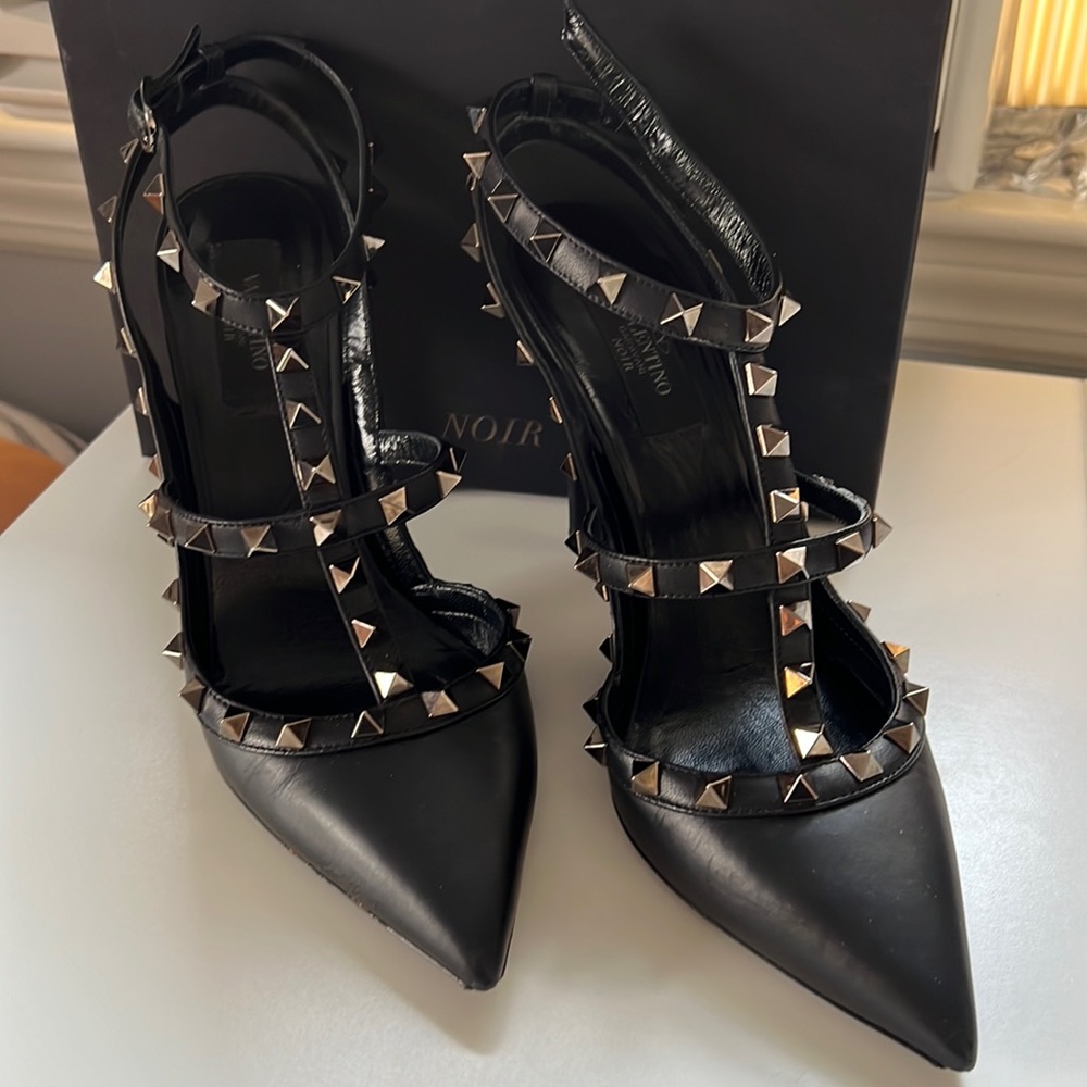 Valentino Garavani Black Leather Rock Stud Shoes 39 - Gem